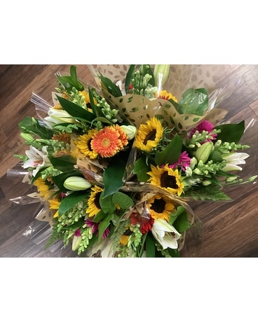 Caledonia Florist - Flower Delivery by Mary Ann's Floral & Gifts