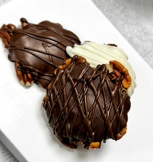 Petite Posies in a Purse - Pink in High Point NC | Ellington's Florist