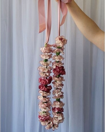 Graduation Carnation Lei - Greeley, CO | Palmer Flowers Greeley