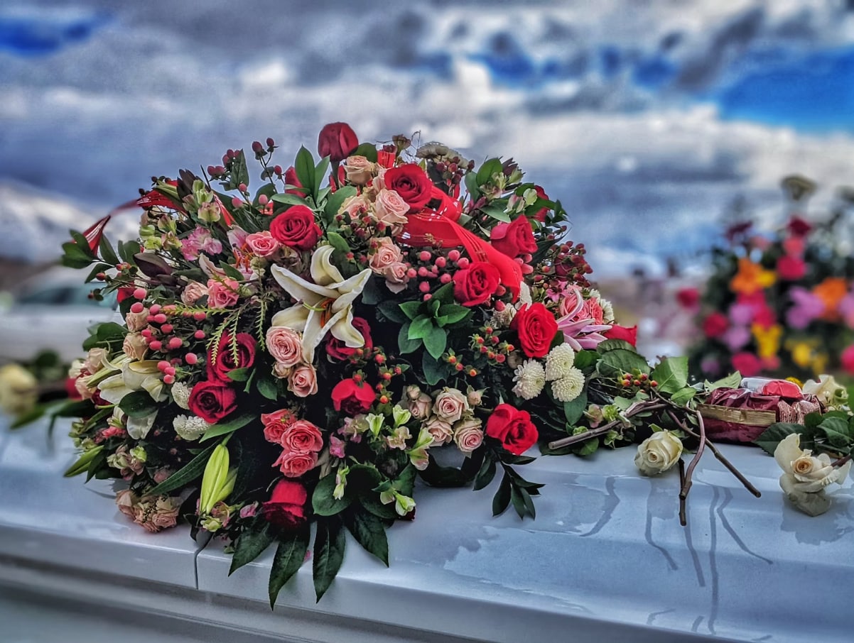 Choosing the Right Florist for Your Casket Spray