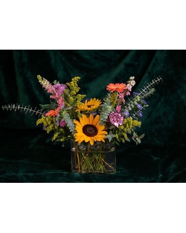 Piqua Florist - Flower Delivery by Genell's Flowers