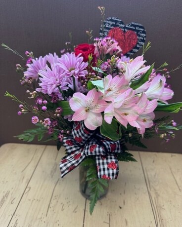 Oshkosh Florist - Flower Delivery by Hrnak's Flowers & Gifts