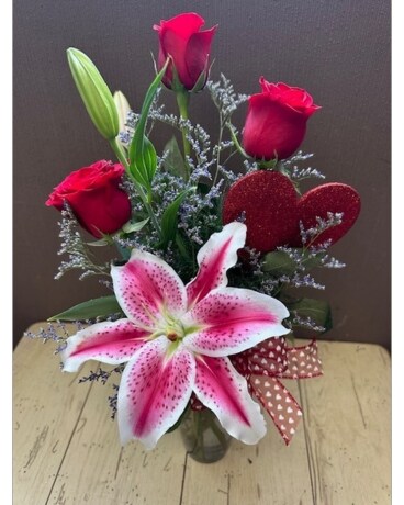 Oshkosh Florist - Flower Delivery by Hrnak's Flowers & Gifts
