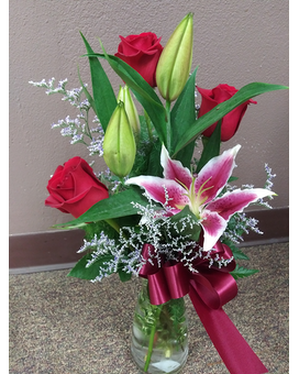 Oshkosh Florist - Flower Delivery by Hrnak's Flowers & Gifts