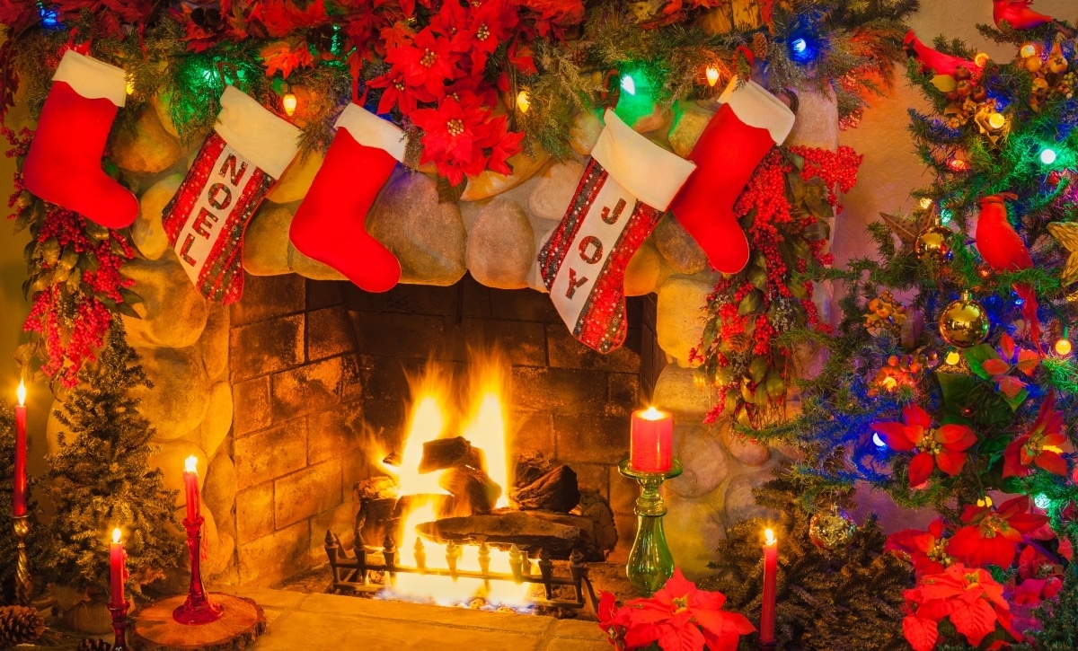 December Holiday Magic: Christmas Arrangements for Every Occasion