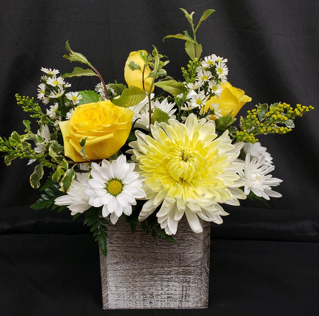 About M & W Flower Shop, LLC-Chatham, VA Florist