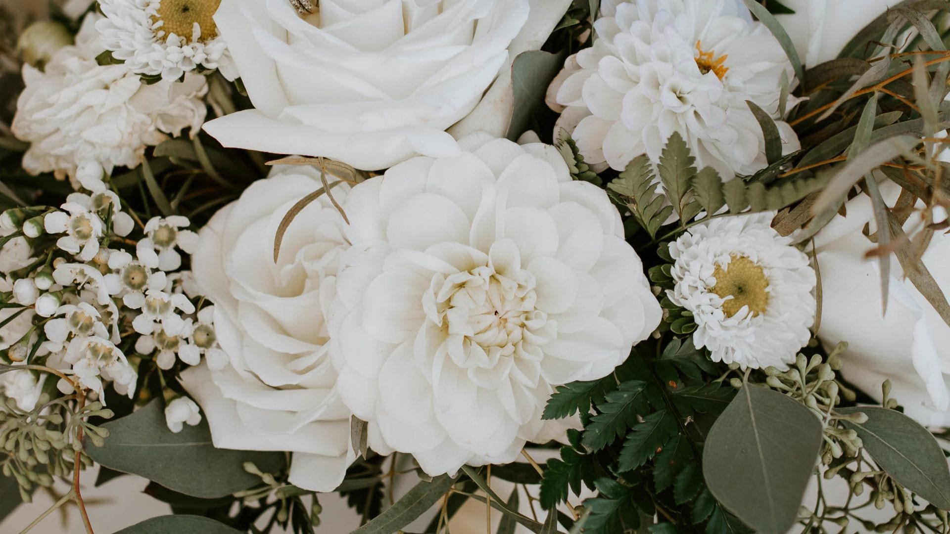 Tips for Using Flowers as Festive Decor and Thoughtful Gifts