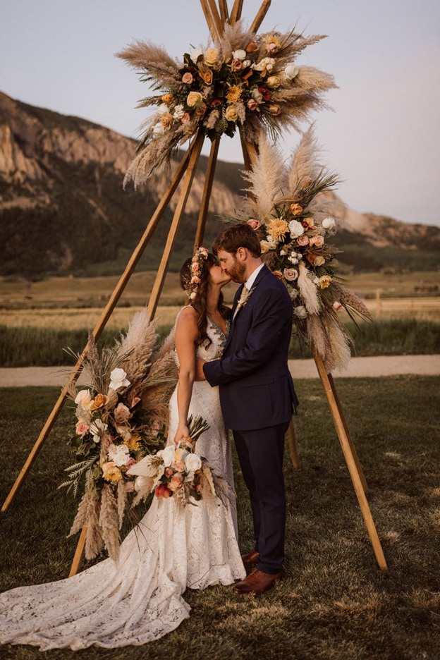 Meredith & Wayne | Wedding Flowers by Sturtz and Copeland