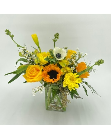 Windsor Florist - Flower Delivery by Li'l Flower Shop