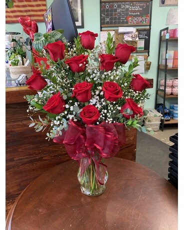 Dozen Roses in Fallon NV - Dandelion Express