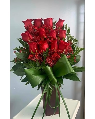 DAZZLING IN RED in Orlando FL - Harry's Famous Flowers