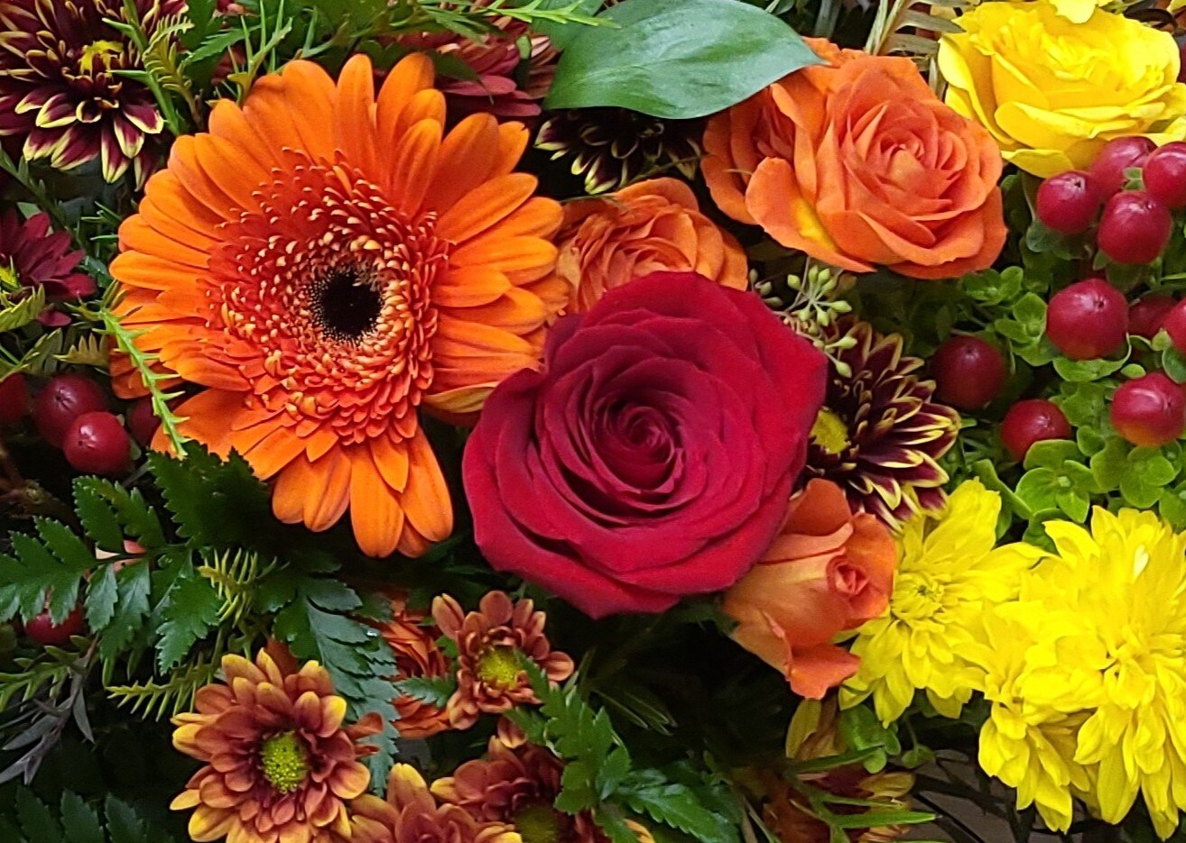 Newburgh Florist - Flower Delivery by Foti Flowers at Yuess Gardens