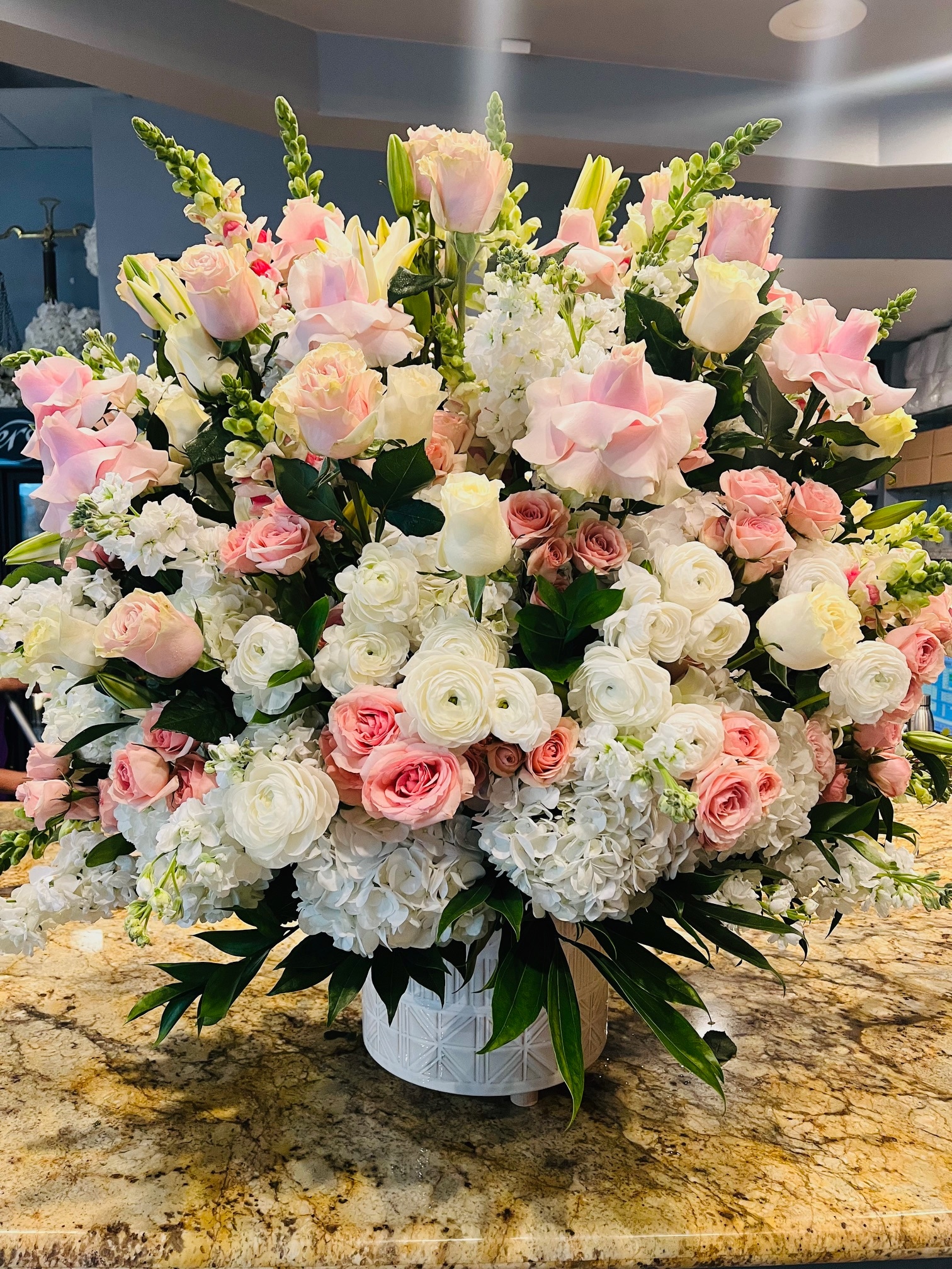 Houston Florist - Flower Delivery by River Oaks Flower House, Inc.